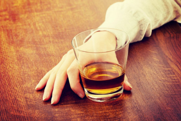 Bolile la care ne expune consumul de alcool