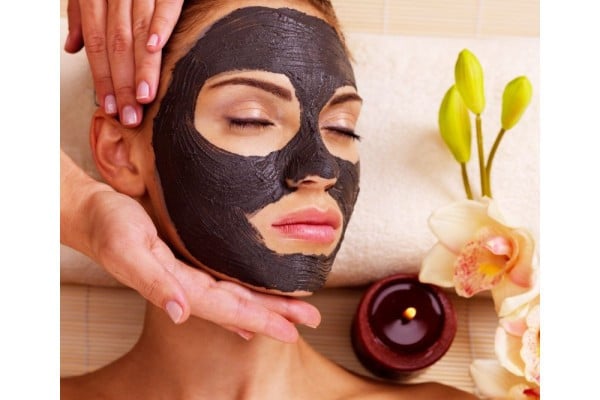 Masca de fata: o solutie naturala care indeparteaza punctele negre