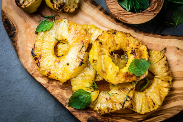 Retete cu ananas: aperitiv, fel principal si desert